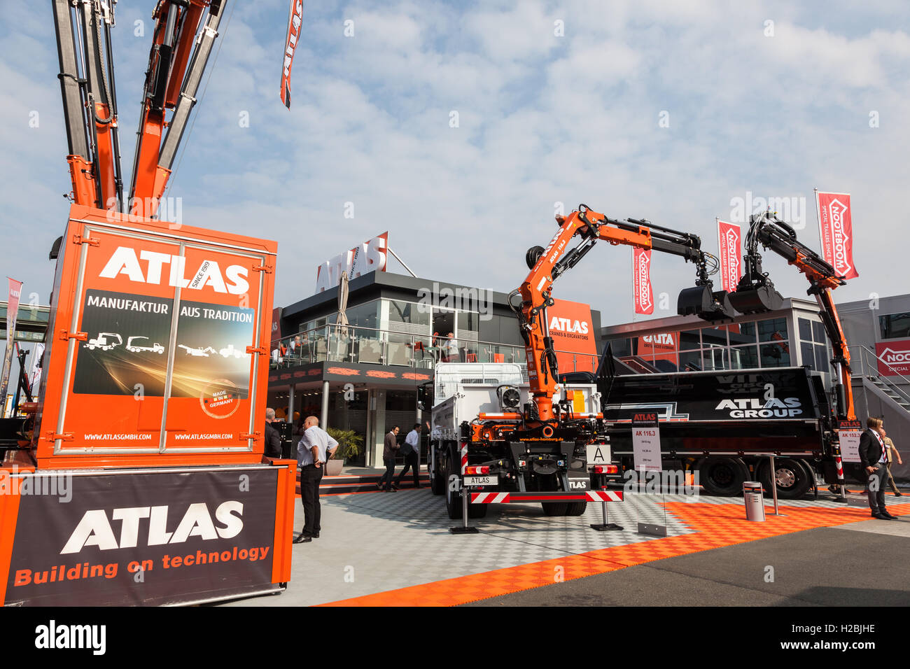 Atlas cranes hi-res stock photography and images - Alamy