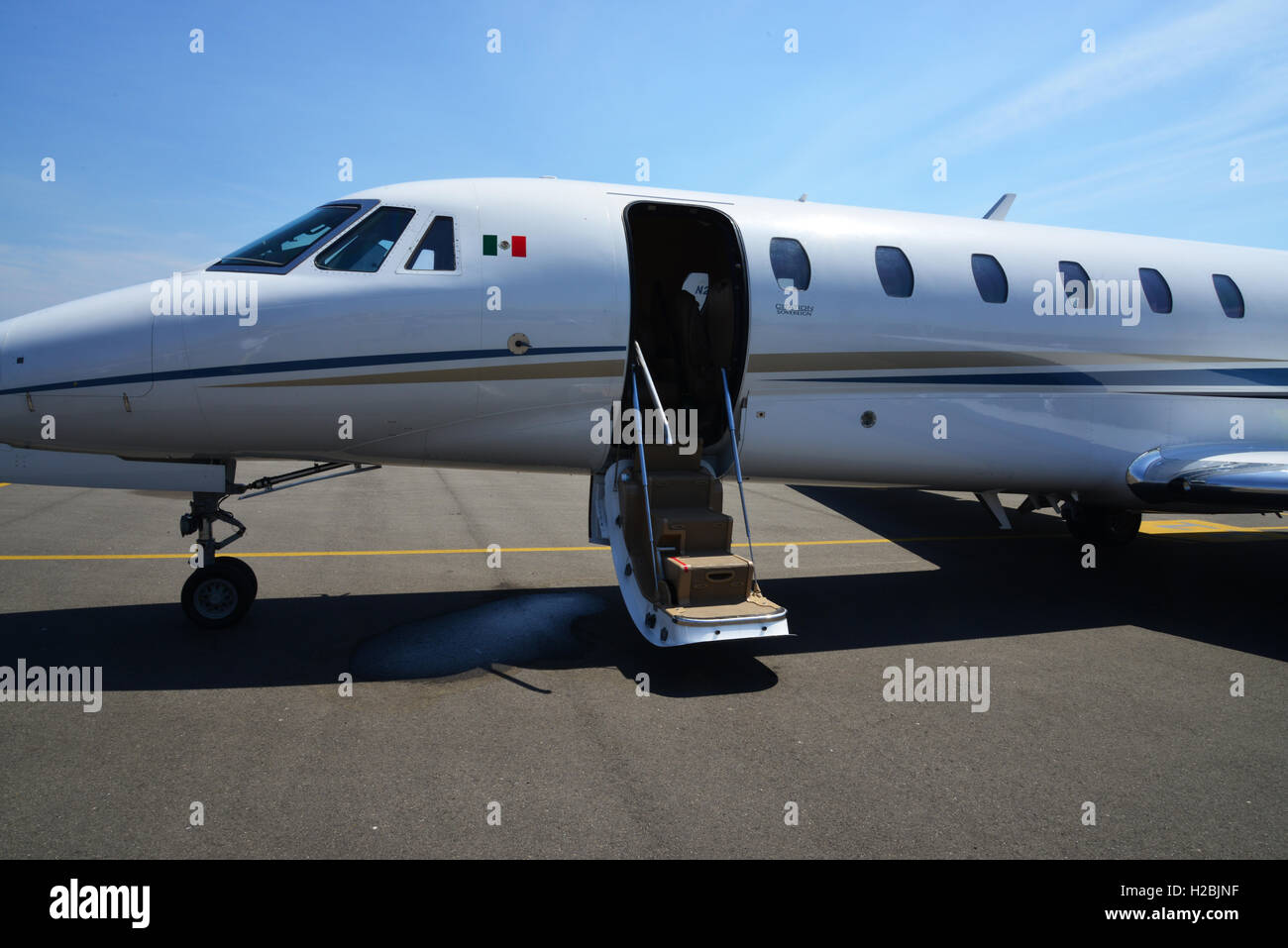 Cessna Citation Sovereign Business Jet Stock Photo - Alamy