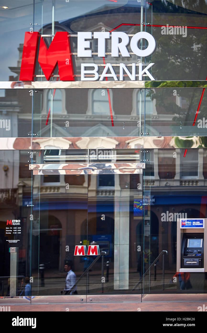 Metro bank branch hi-res stock photography and images - Alamy