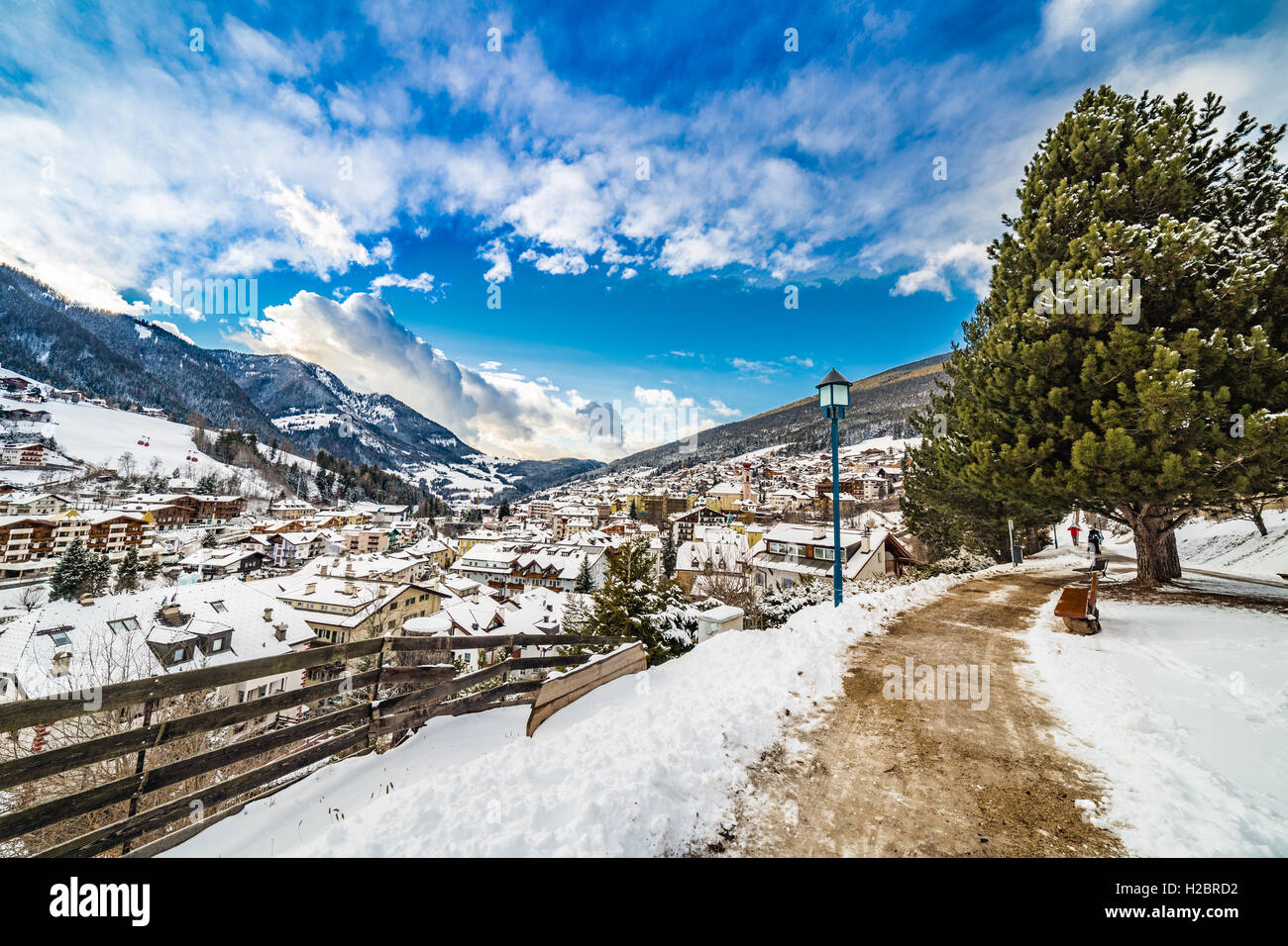 House on winter promenade hi-res stock photography and images - Alamy