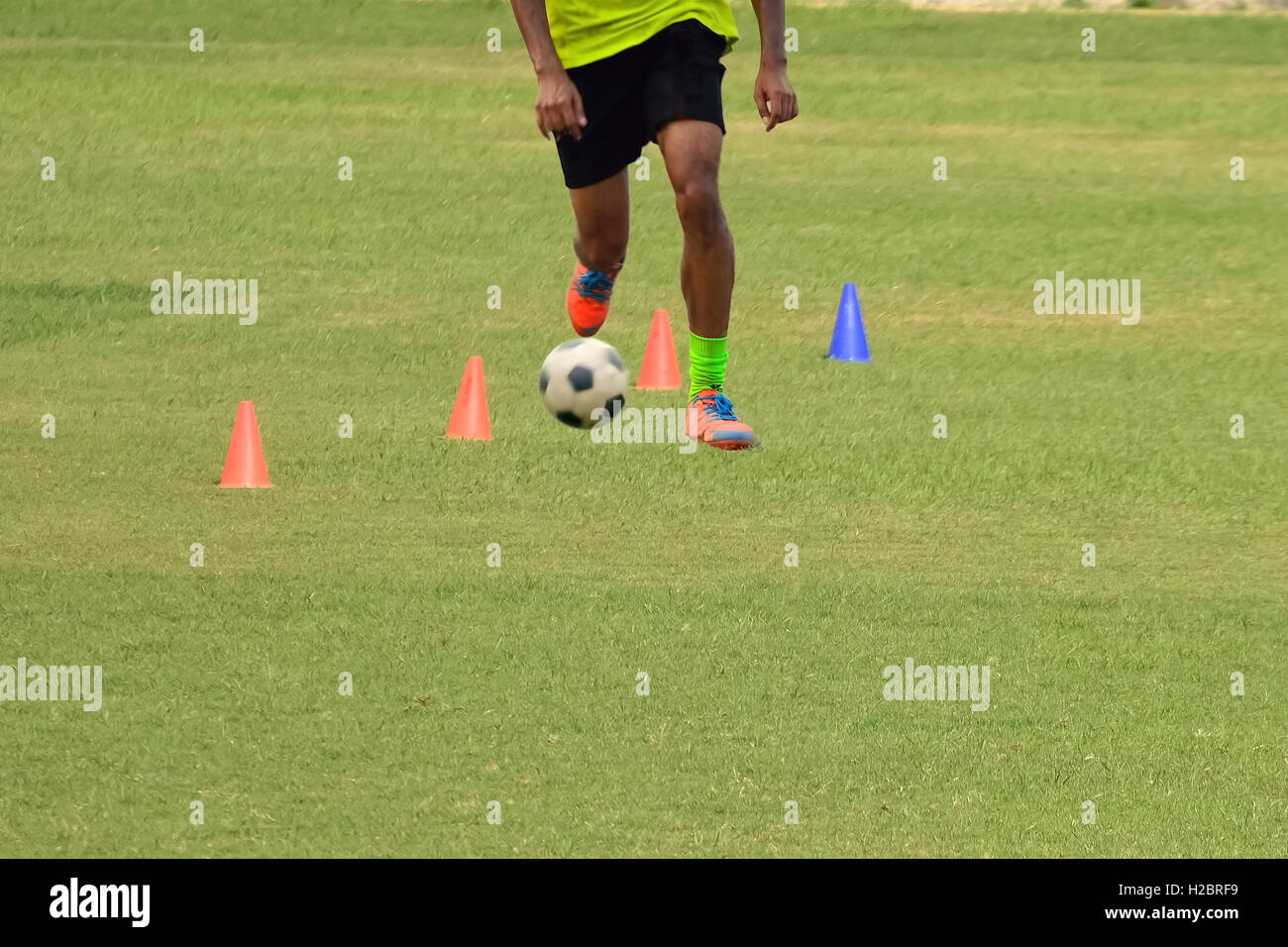 Practicing football hi-res stock photography and images - Alamy