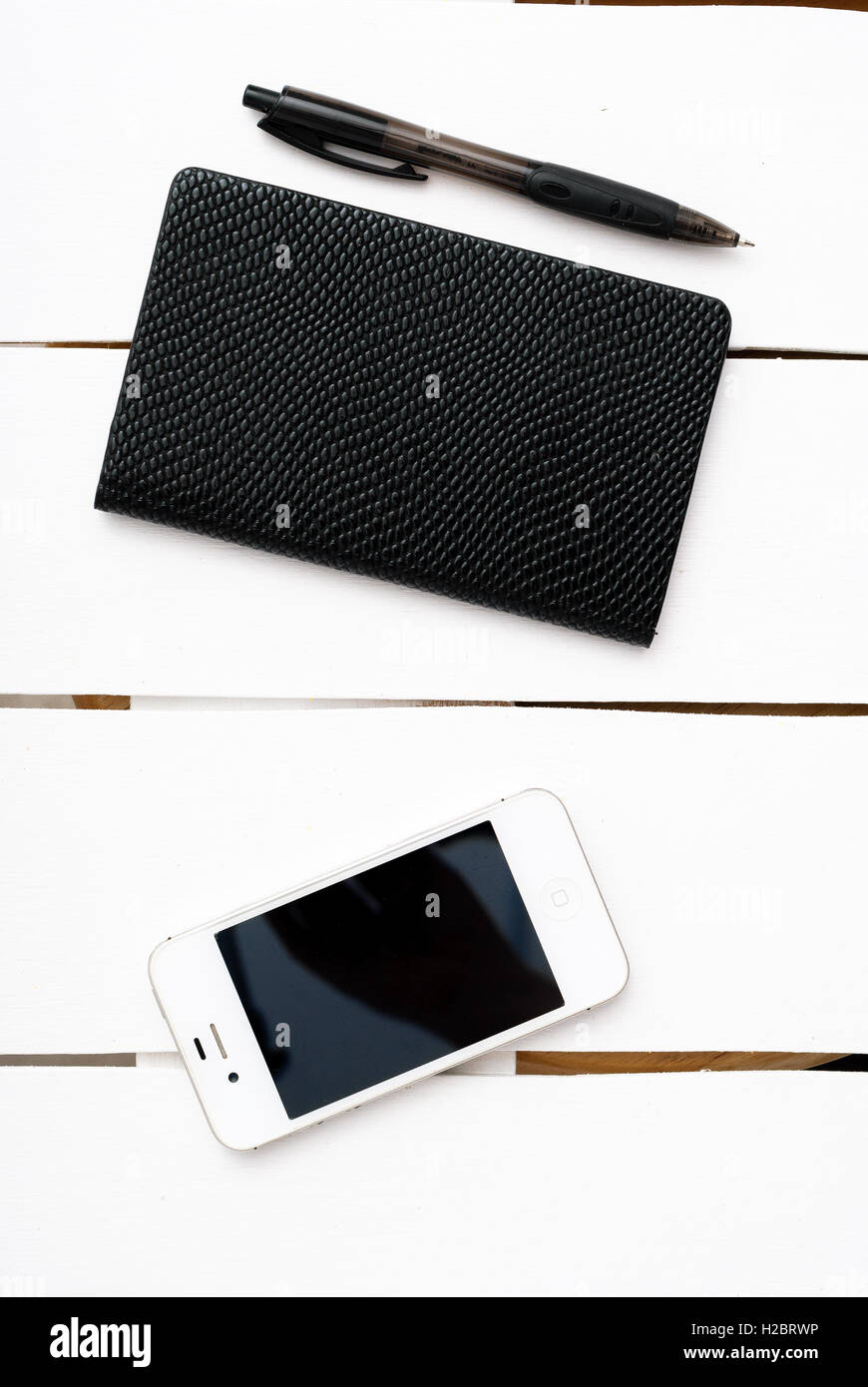 Small notepad with pen and smartphone Stock Photo - Alamy