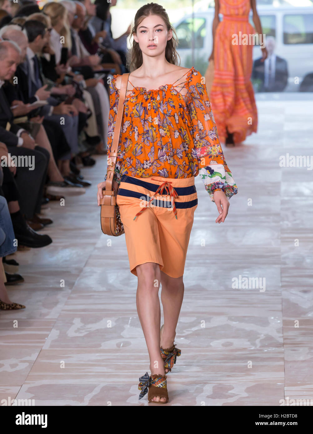 Tory burch runway fashion show hi-res stock photography and images - Alamy