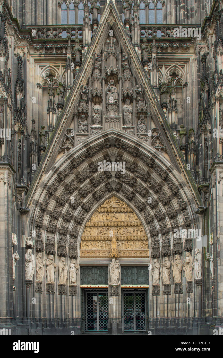 Main entrance cologne cathedral hi-res stock photography and images - Alamy