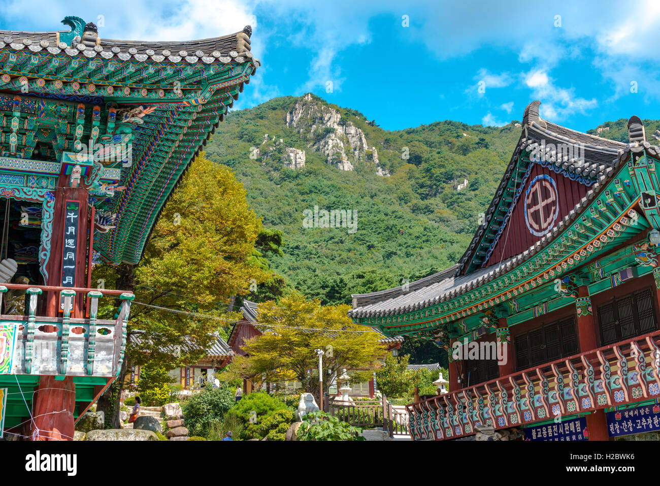 Korean temple hi-res stock photography and images - Alamy