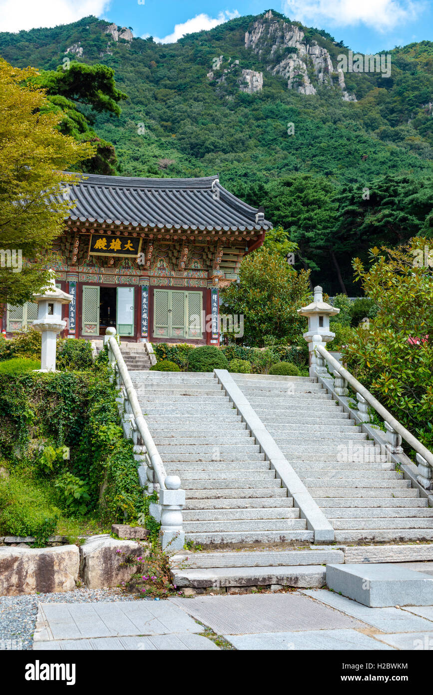 Korean temple hi-res stock photography and images - Alamy