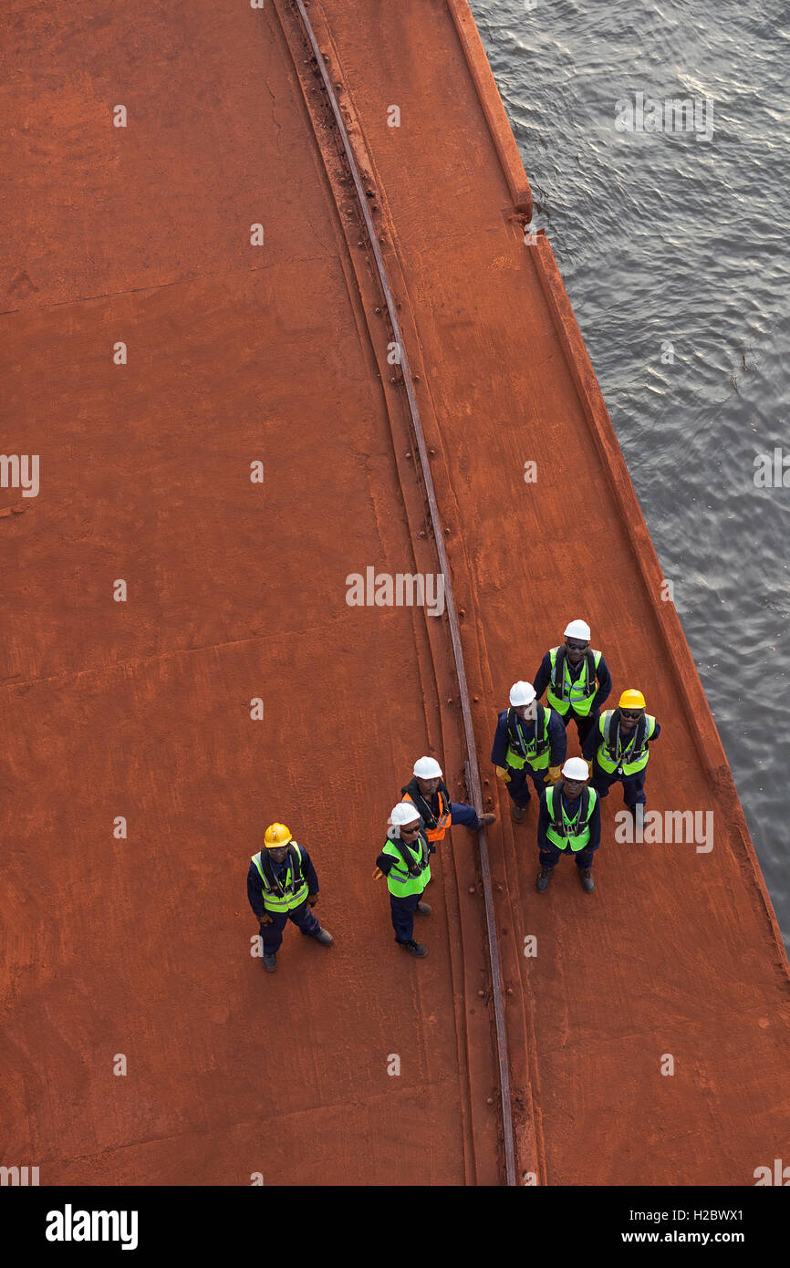 Unloading ships hi-res stock photography and images - Alamy