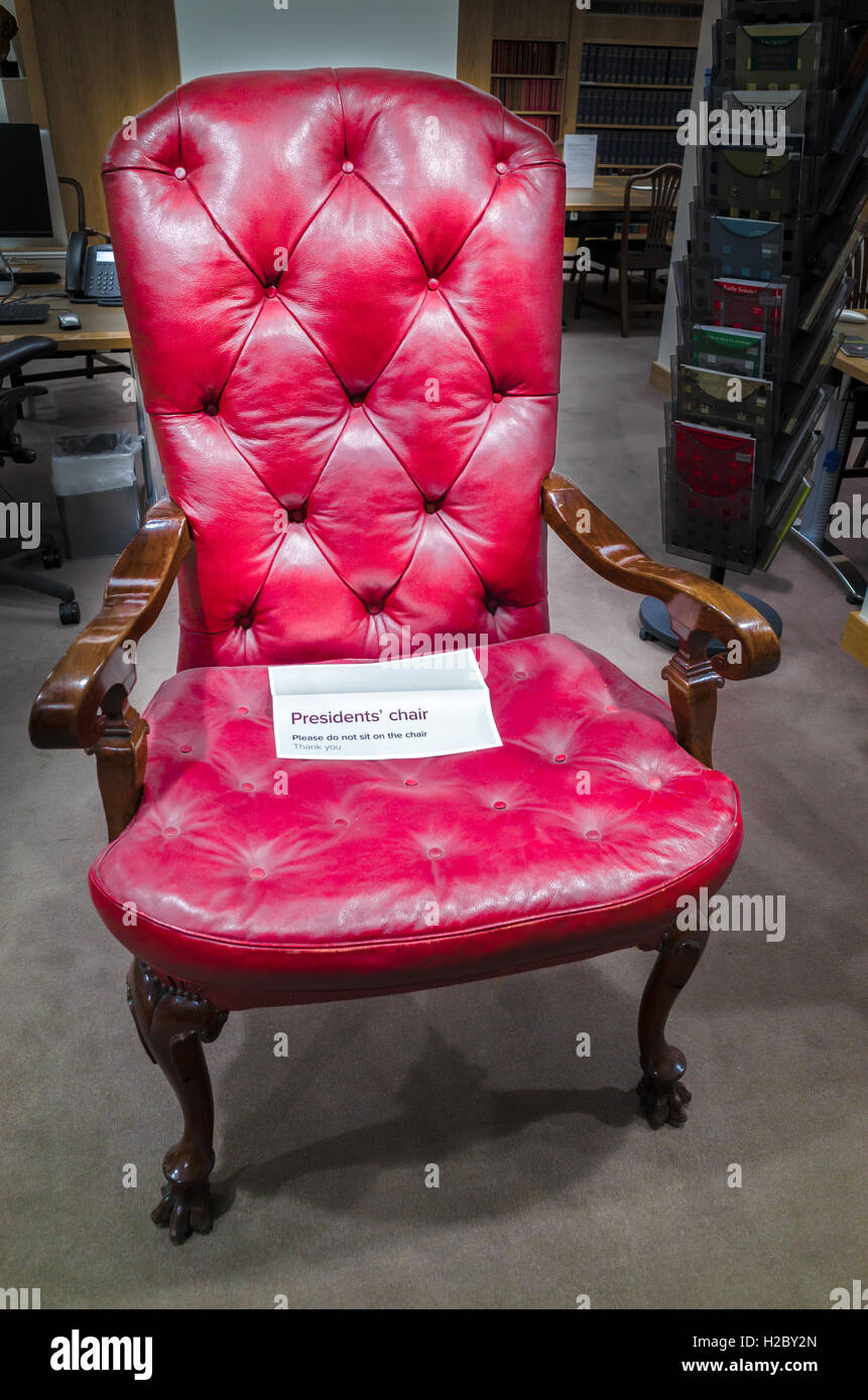 Red leather chair hi-res stock photography and images - Alamy