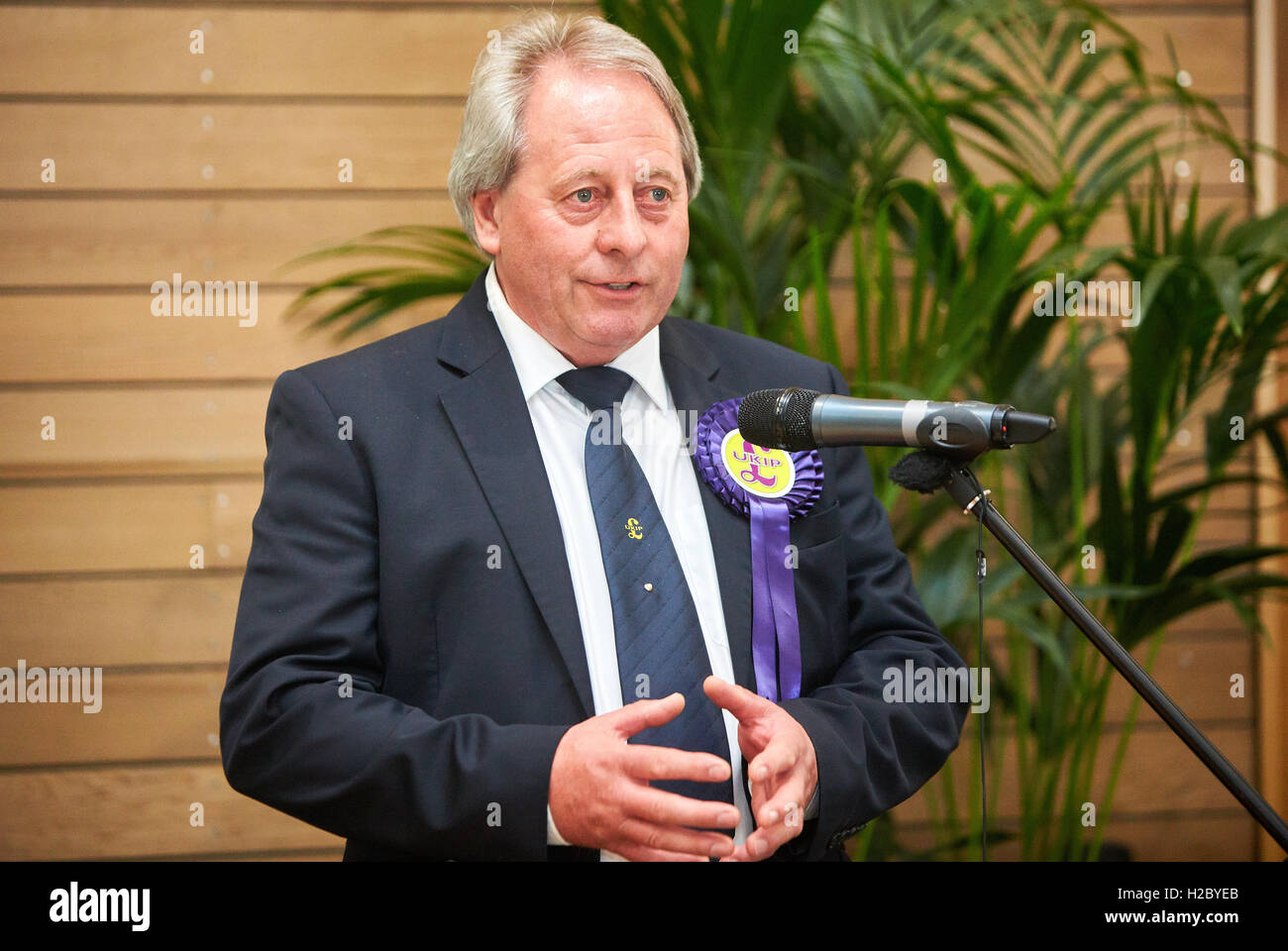 UKIP's Dave Fowler speaks after losing the Buckingham constituency in ...