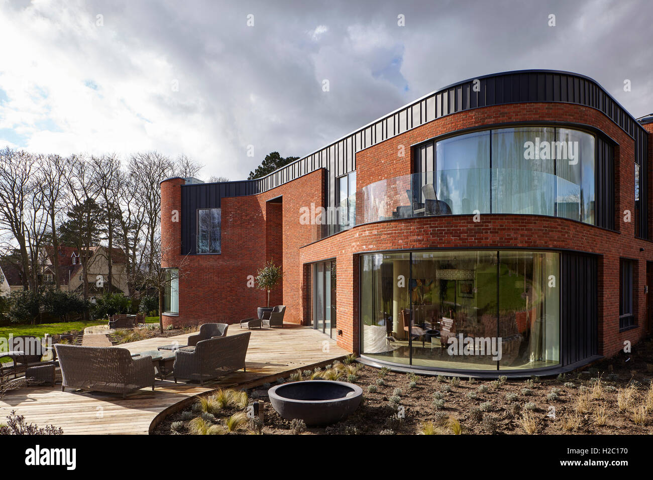 Large curved glass windows hi-res stock photography and images - Alamy