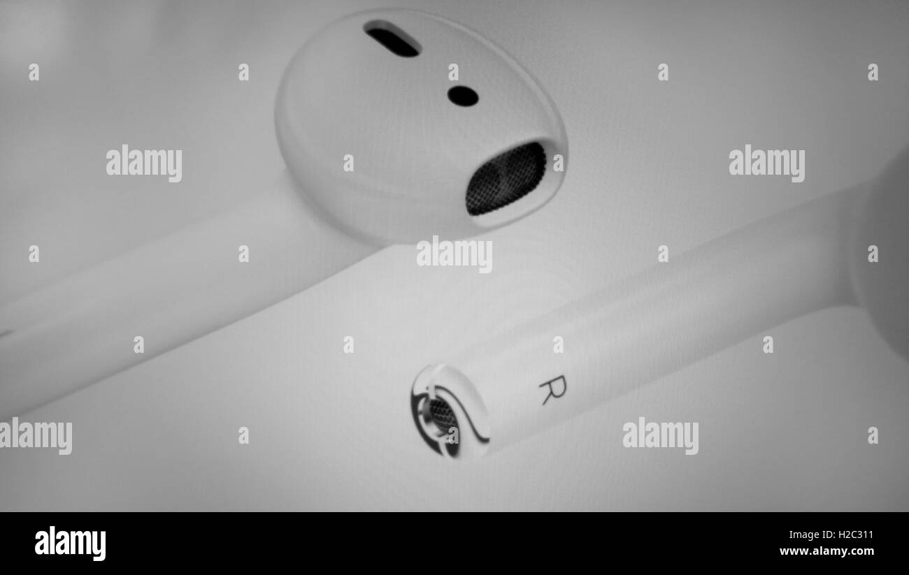 Airpod hi-res stock photography and images - Alamy