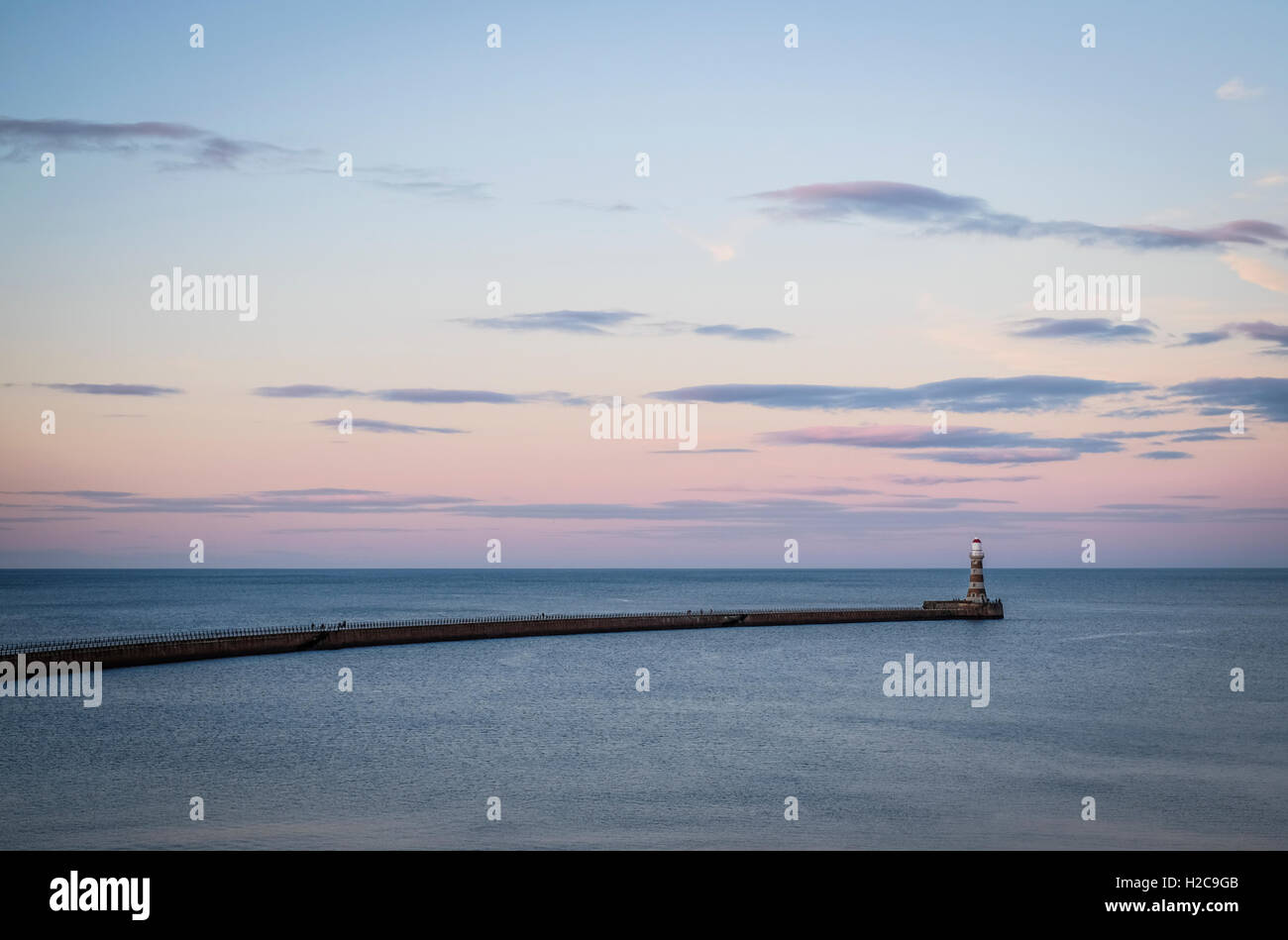 Sunderland lighthouse at sunset hi-res stock photography and images - Alamy