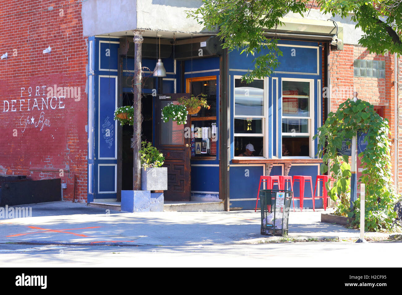 Fort Defiance cafe, 365 Van Brunt St, Brooklyn, NY. exterior storefront ...
