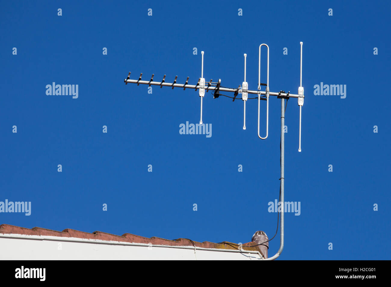 Old television aerial hi-res stock photography and images - Alamy