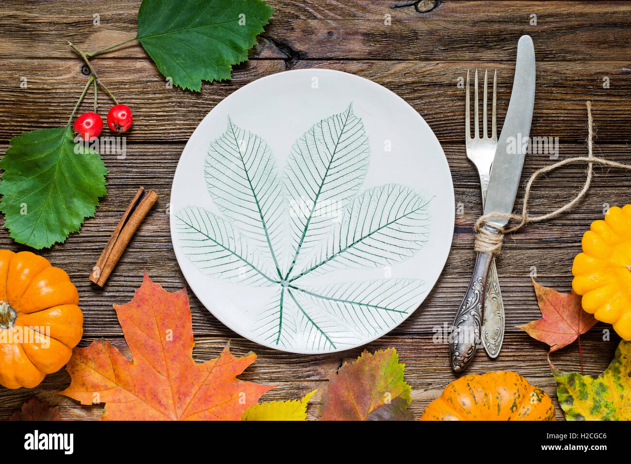 Seasonal table setting hi-res stock photography and images - Alamy