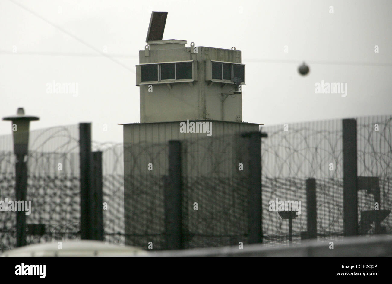 Hmp maze prison hi-res stock photography and images - Alamy