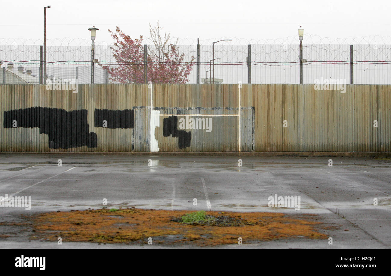 Inside the maze prison hi-res stock photography and images - Alamy