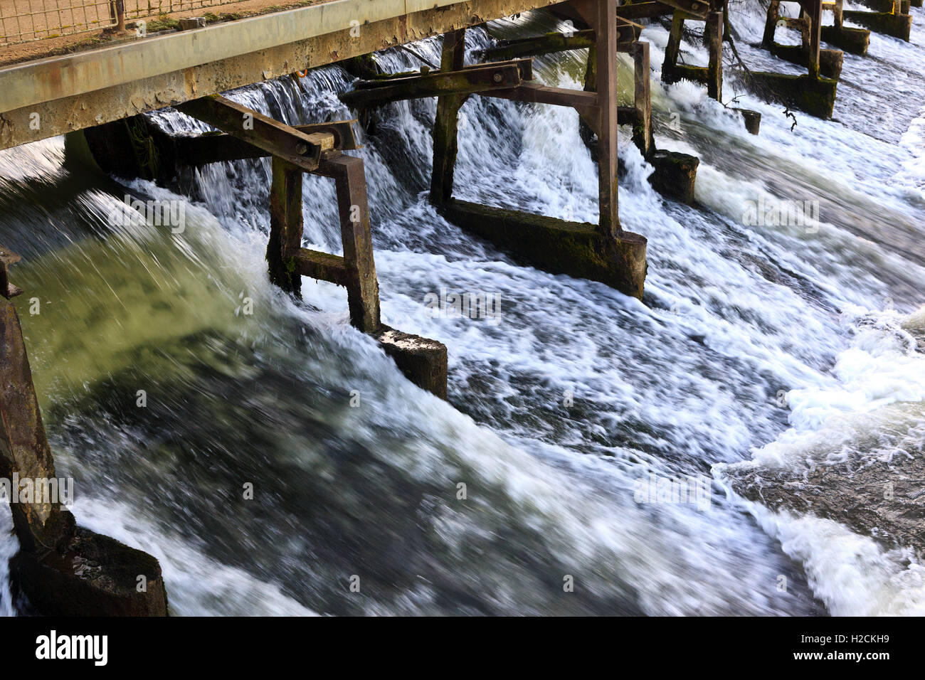 Weir on the River Thames at Abingdon Lock Stock Photo - Alamy