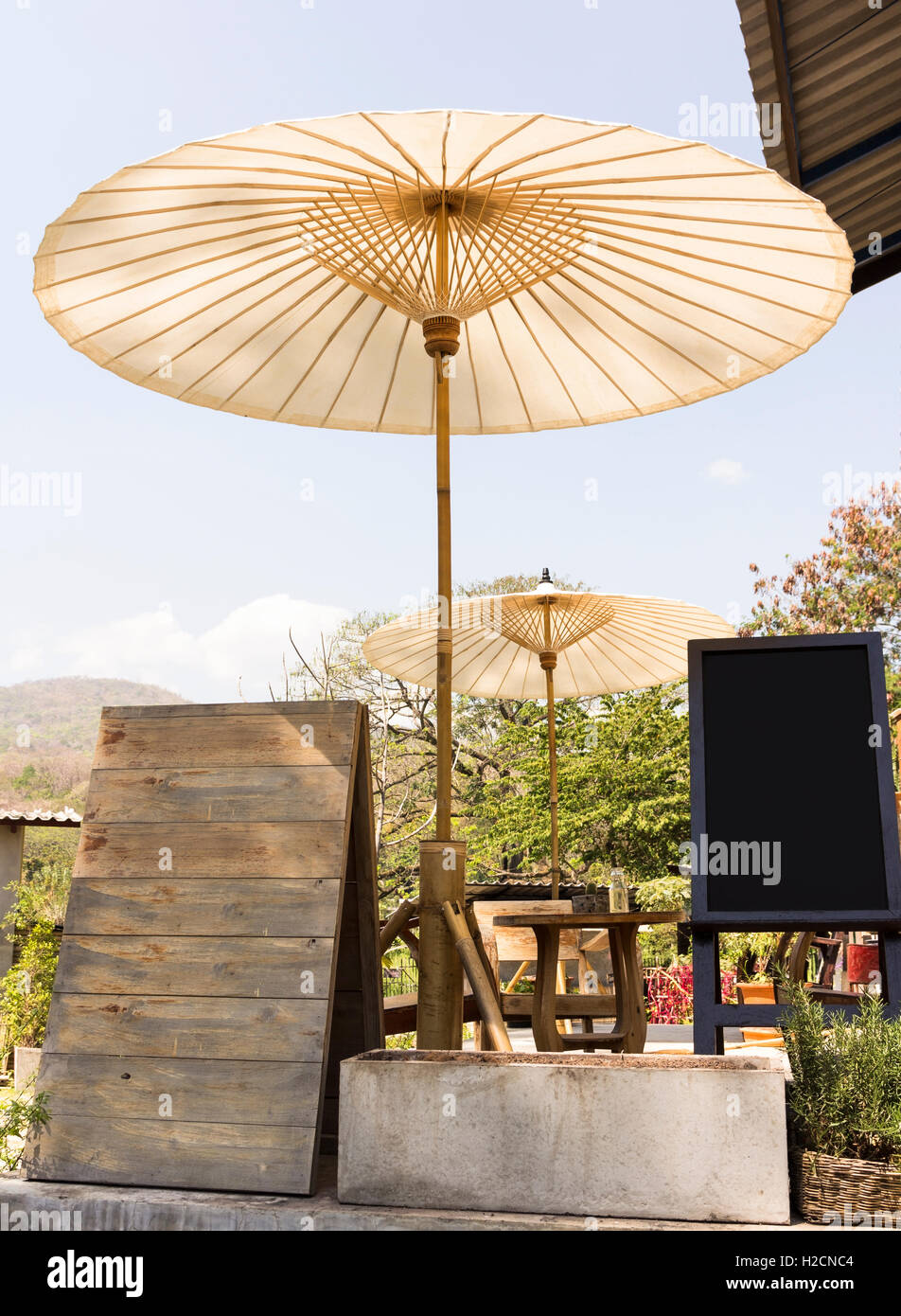 Empty sign board hi-res stock photography and images - Alamy