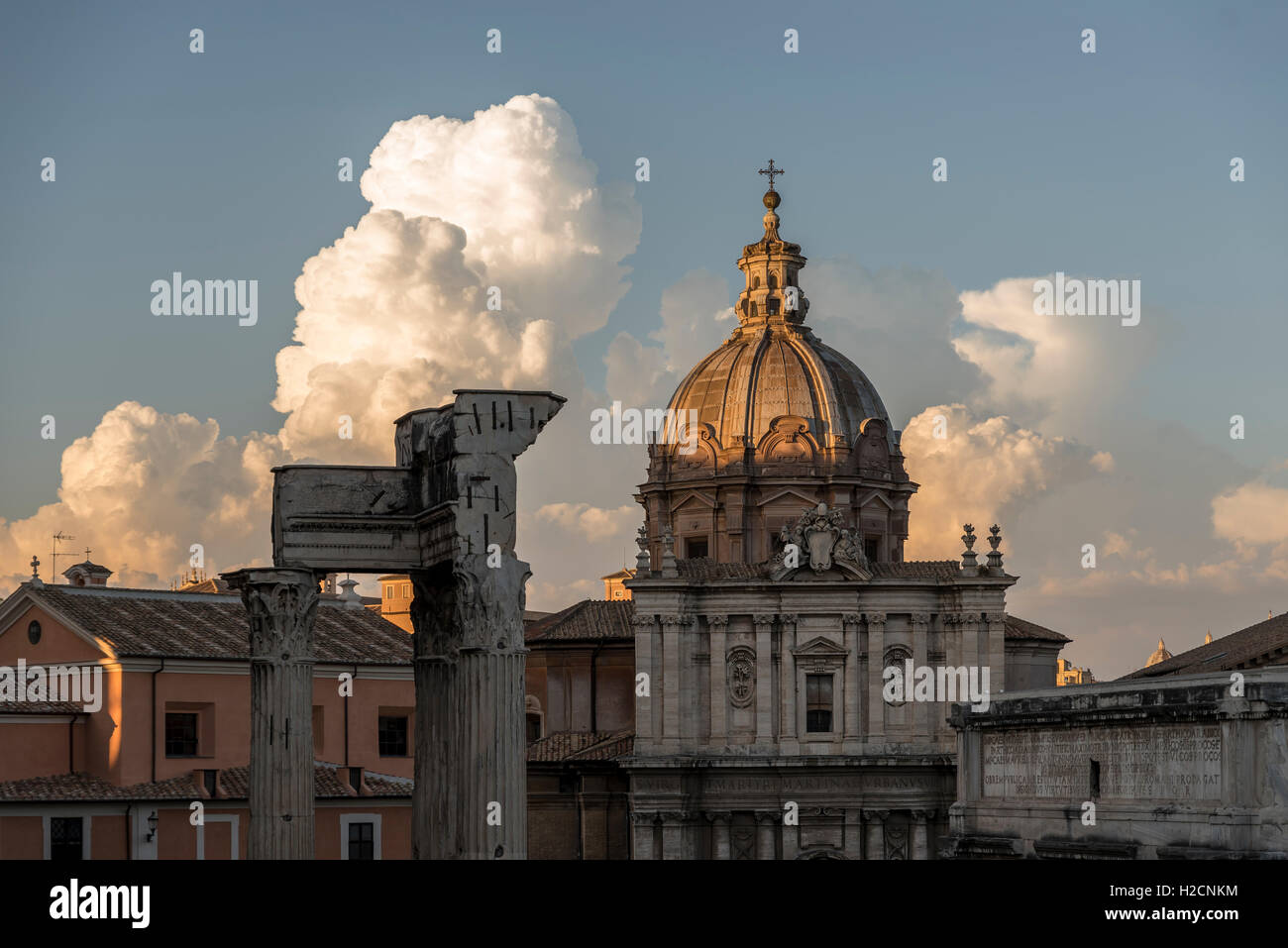 Yellow buildings in rome hi-res stock photography and images - Alamy