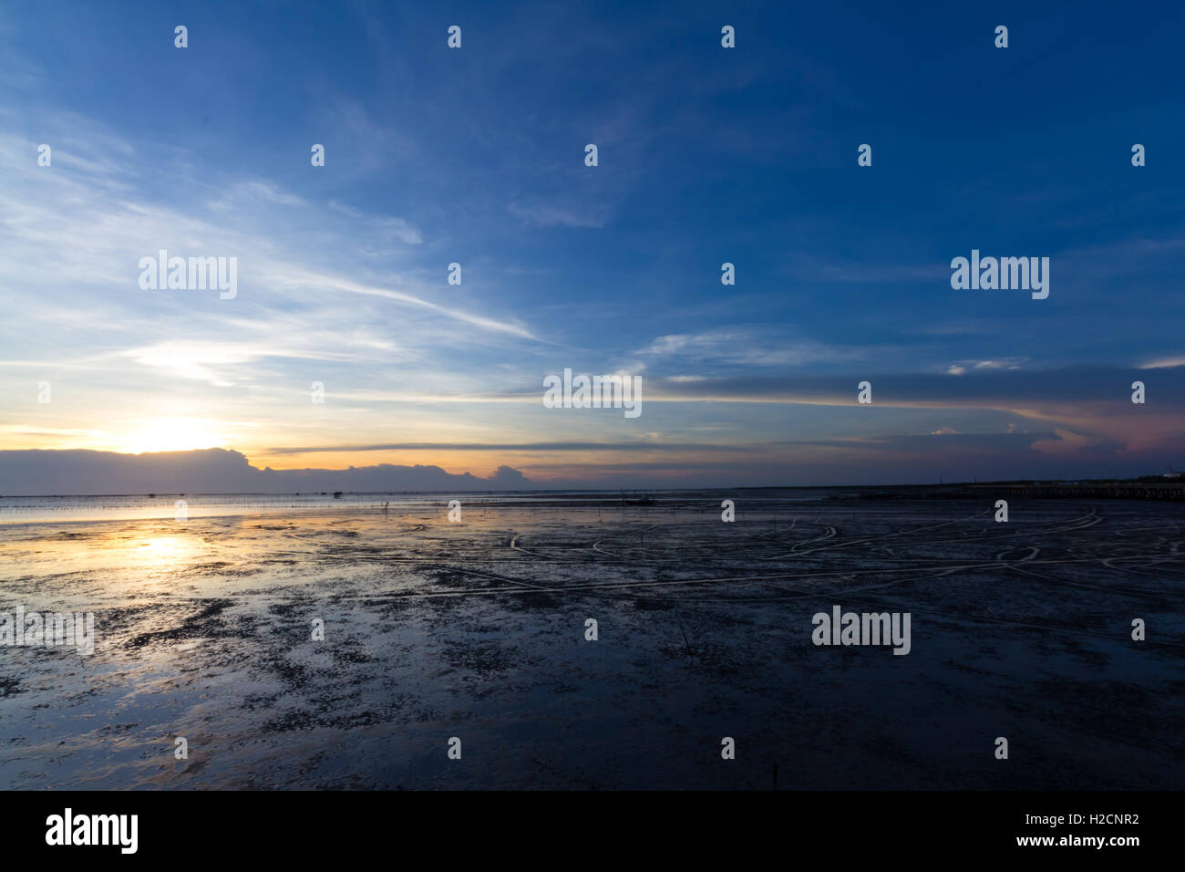 Sunset sky over sea landscape hi-res stock photography and images - Alamy