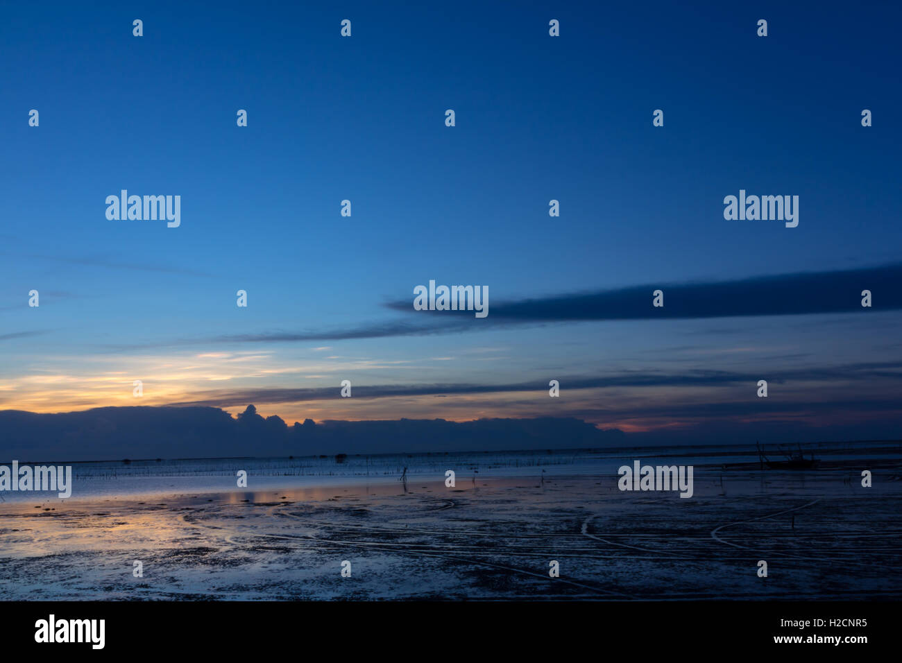 Sunset sky over sea landscape hi-res stock photography and images - Alamy