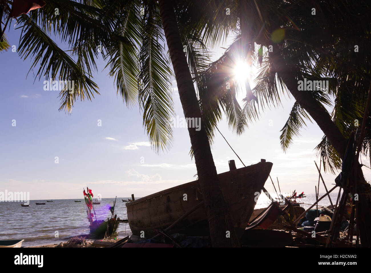 Boats on ocean sunny hi-res stock photography and images - Alamy