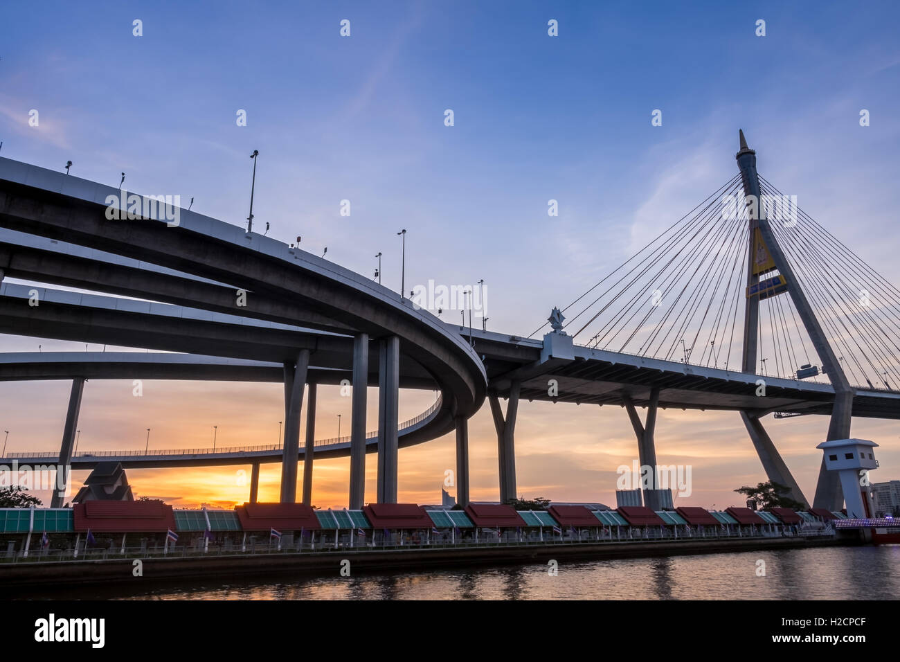 Ring bridge hi-res stock photography and images - Alamy