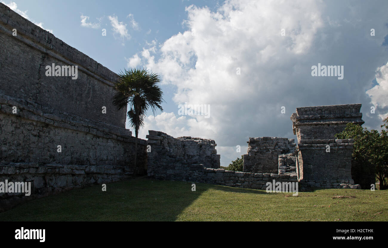 Mayan temple cancun hi-res stock photography and images - Alamy