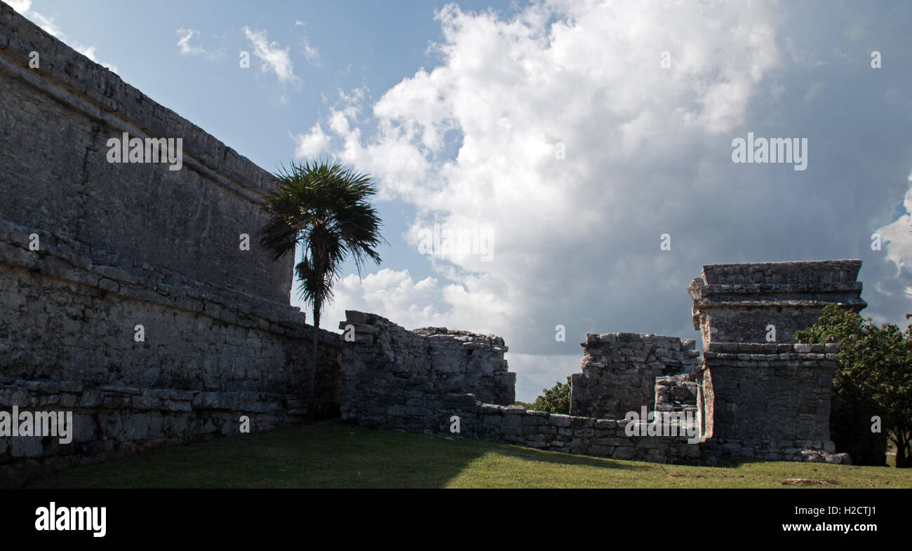 Mayan temple cancun hi-res stock photography and images - Alamy