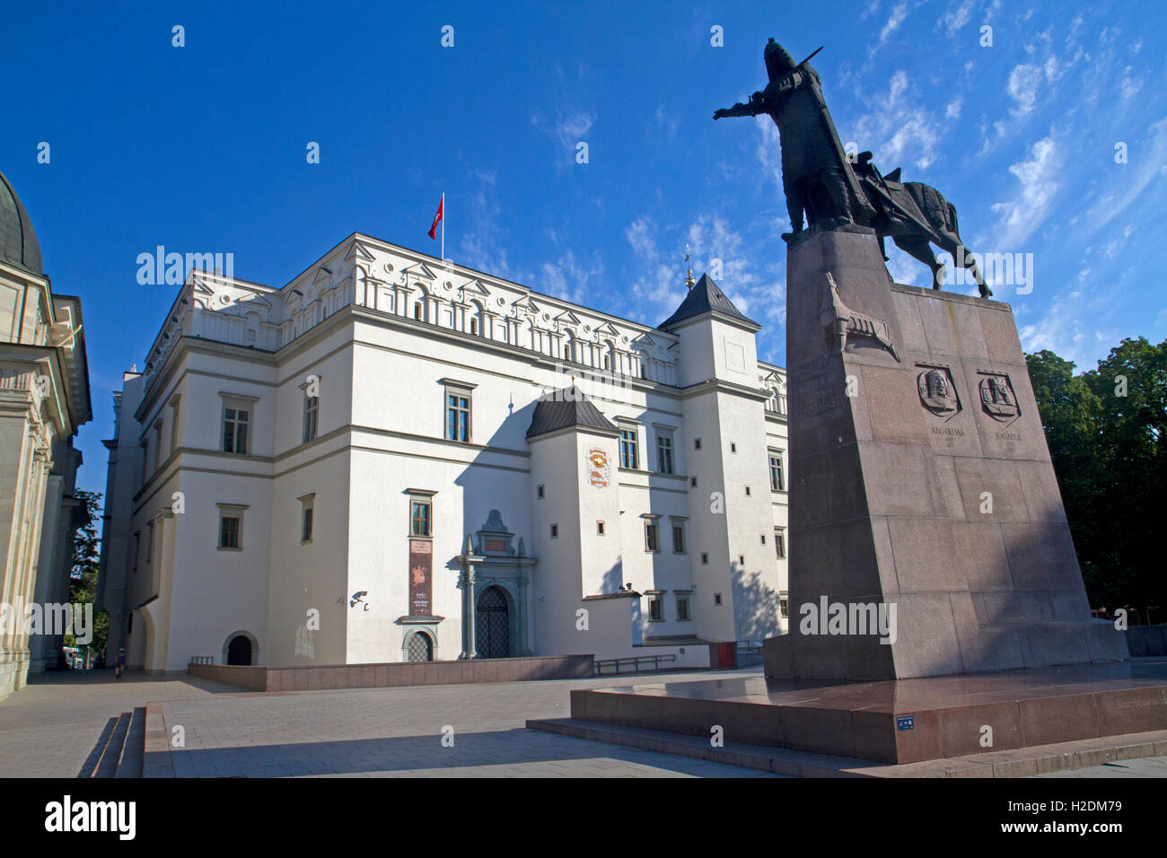 Gediminas statue and the Palace of the Grand Dukes of Lithuania in ...