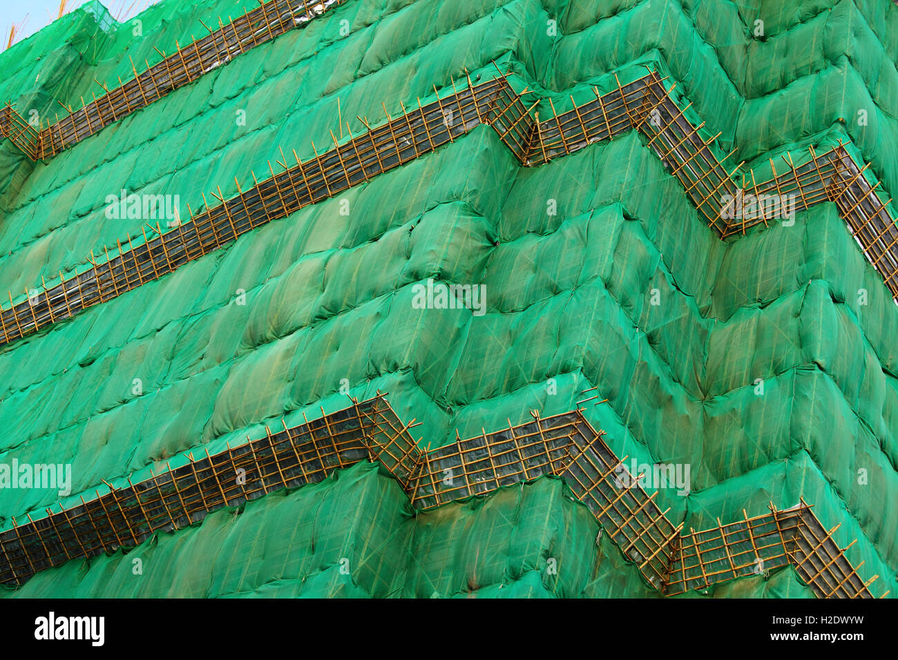 Bamboo scaffolding skyscraper building hi-res stock photography and images - Alamy