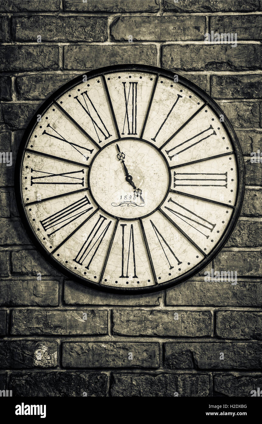 Old vintage clock hi-res stock photography and images - Alamy