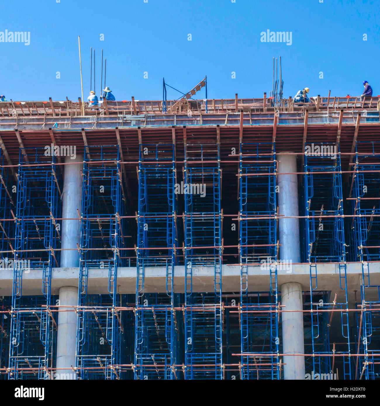 construction people makeing buildings Stock Photo - Alamy