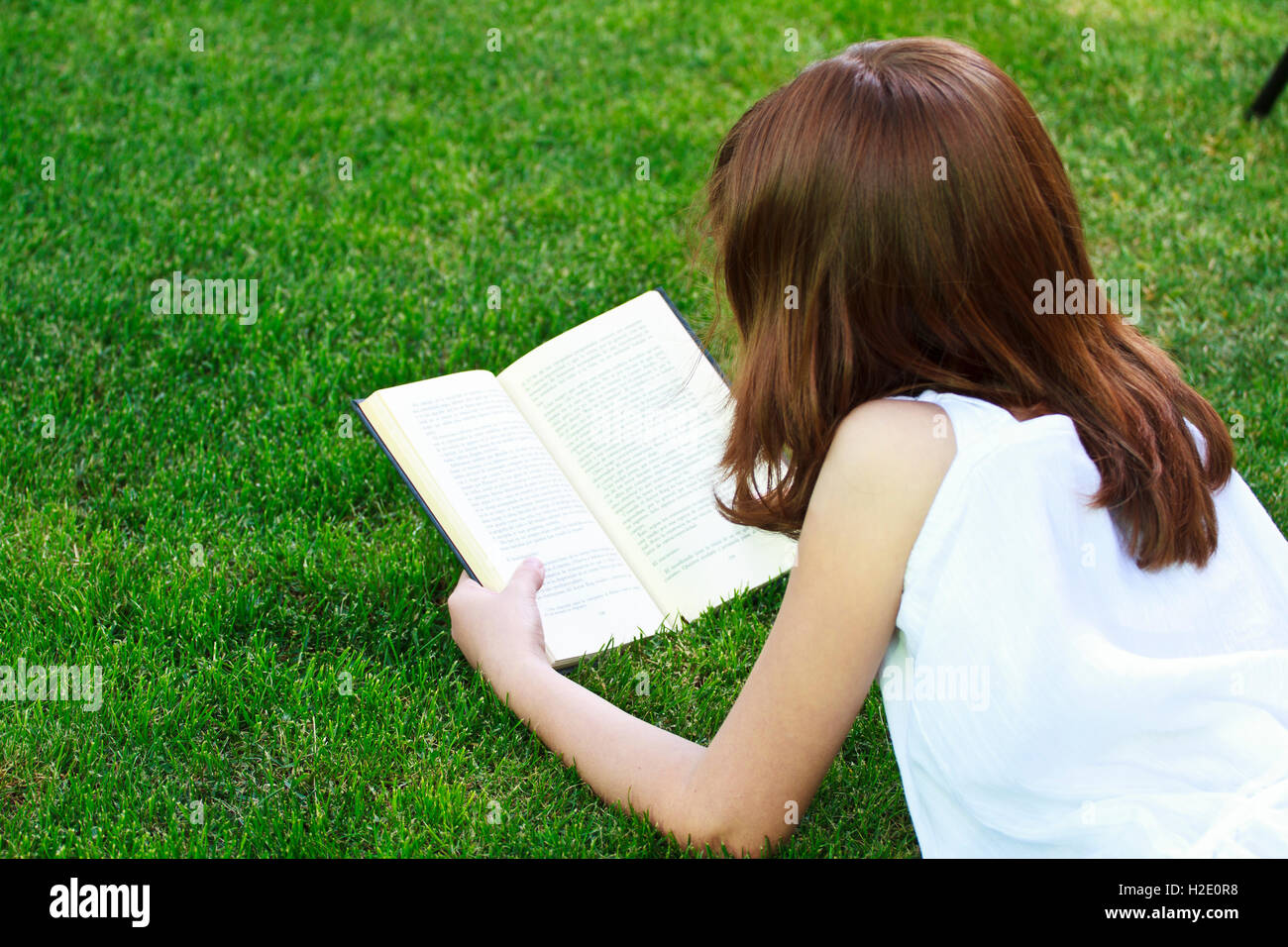 Student.Young beautiful girl reading a book outdoor Stock Photo - Alamy