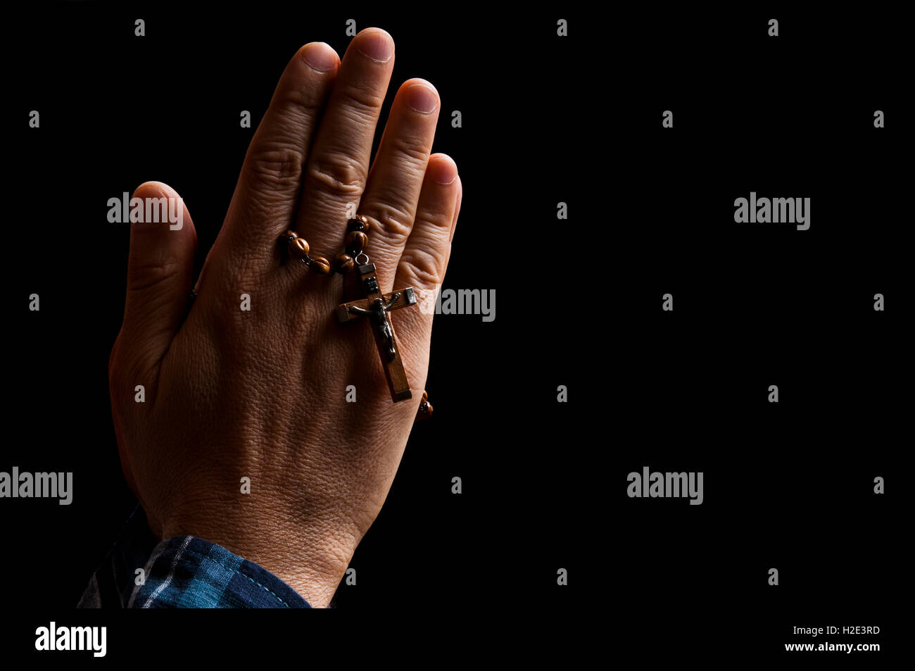man's hands with rosary, praying Stock Photo - Alamy