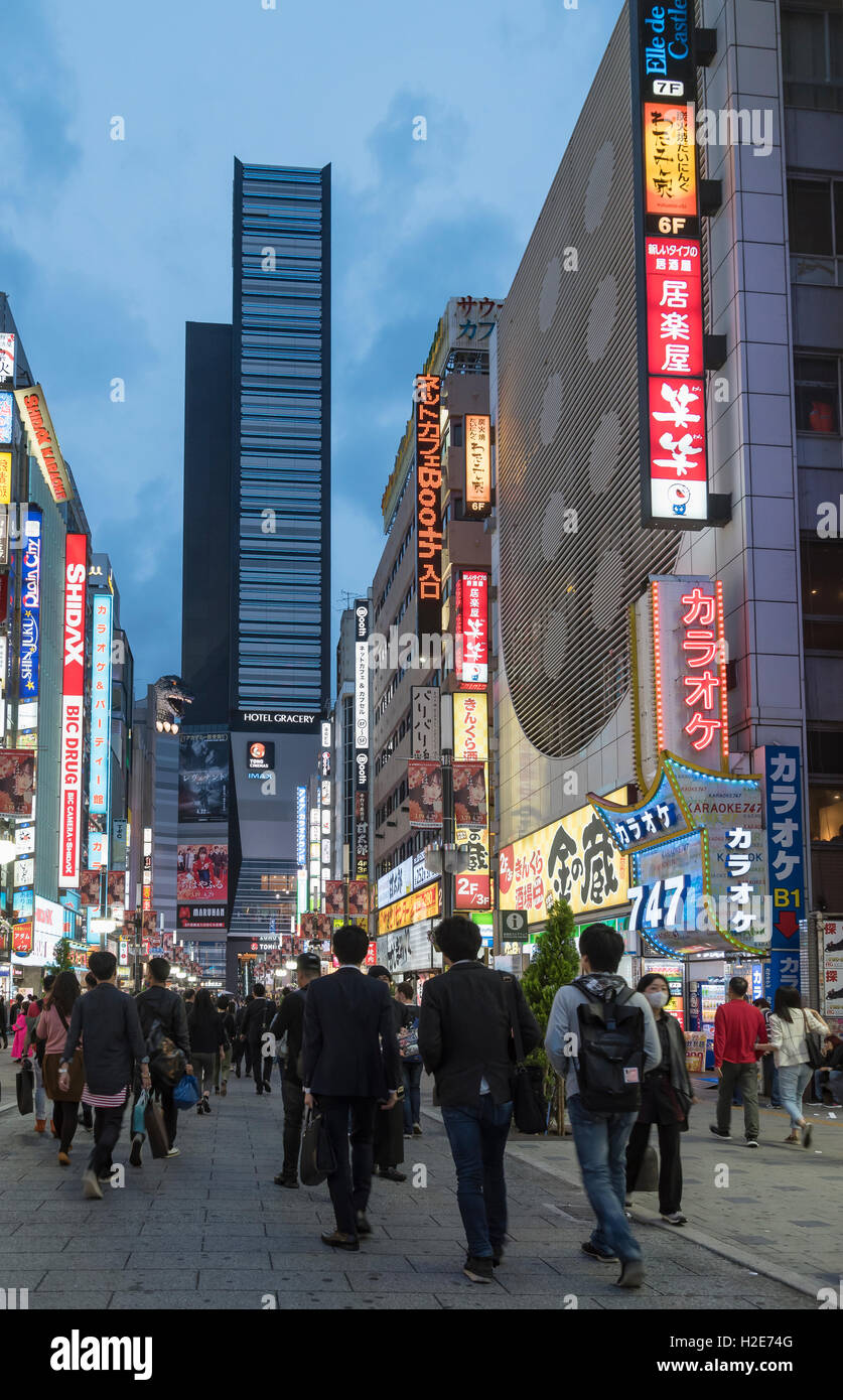 Tokyo Street Scene Stock Photos & Tokyo Street Scene Stock Images - Alamy
