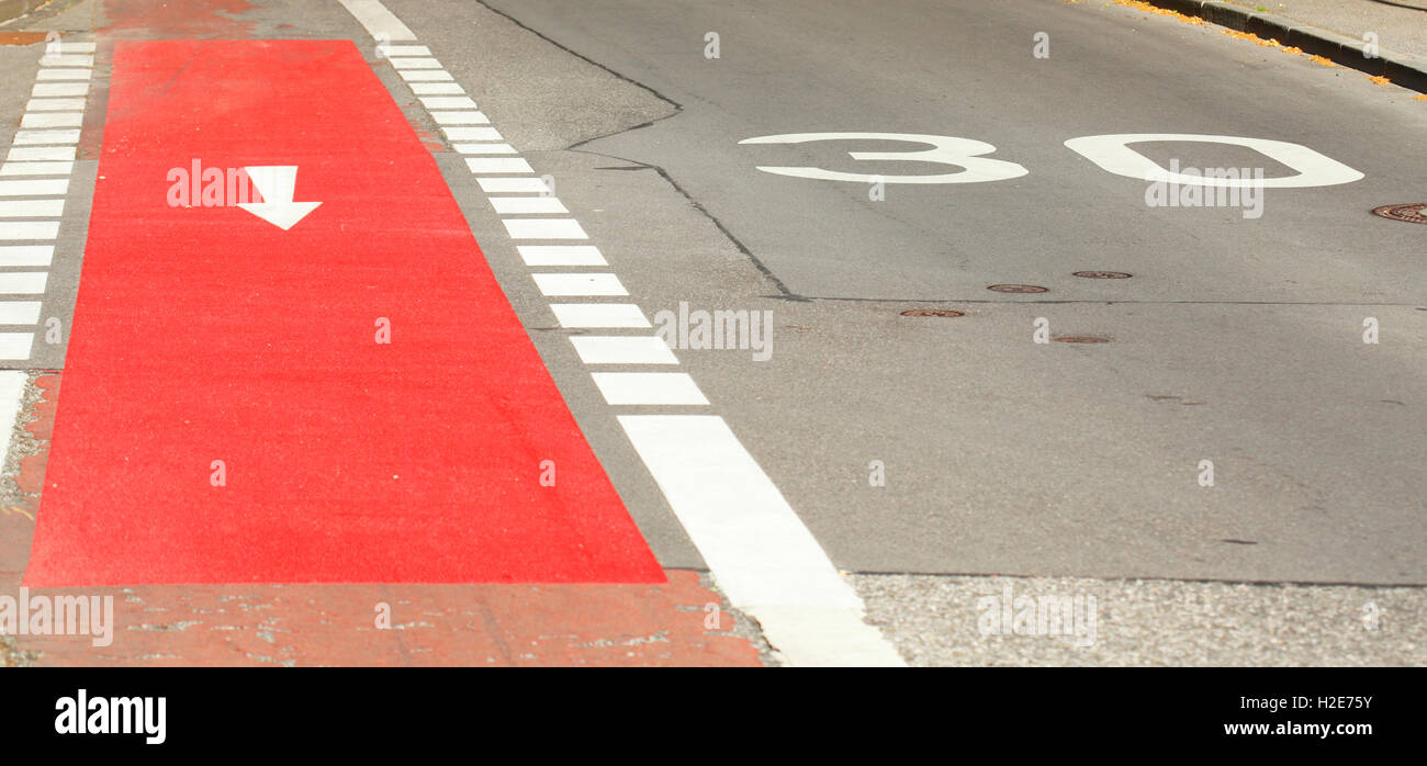 30 road marking hi-res stock photography and images - Alamy