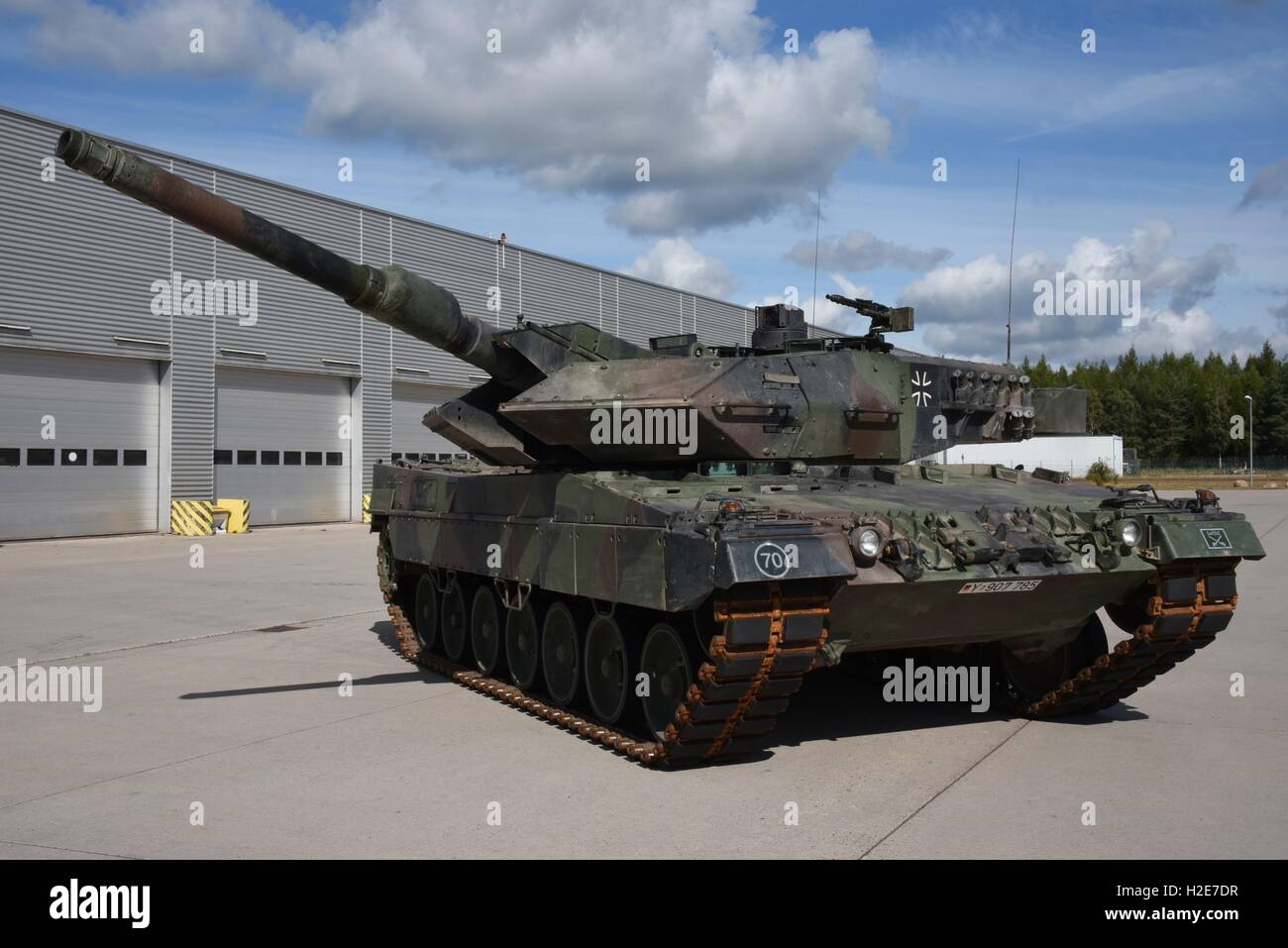 Leopard 2a5 main battle tank hi-res stock photography and images - Alamy