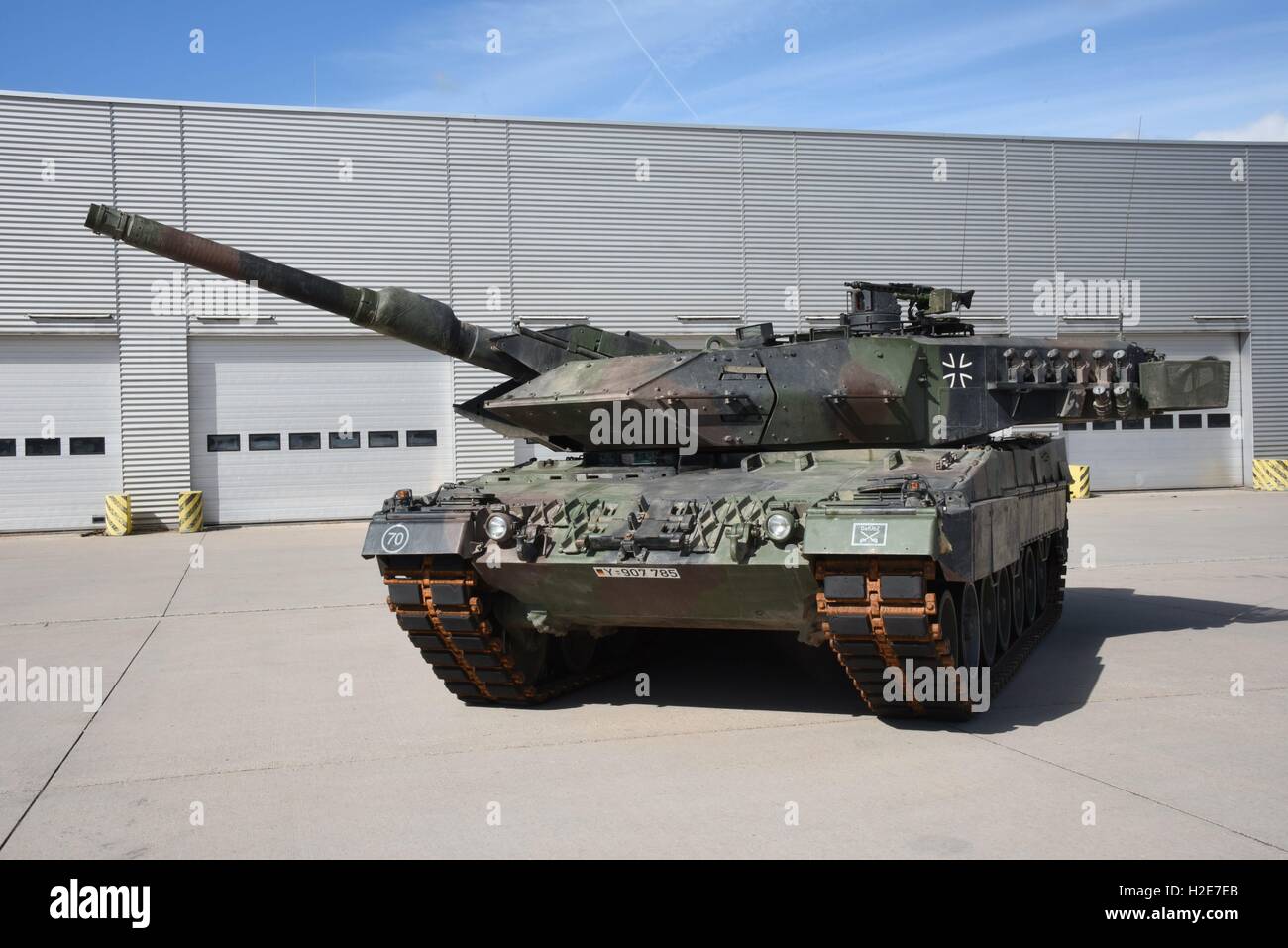 Leopard 2a5 main battle tank hi-res stock photography and images - Alamy