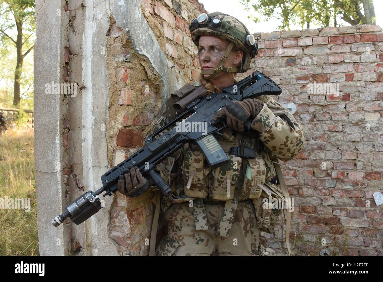 German female infantry soldier of Teileinheit 900 of Jägerbataillon 1 ...