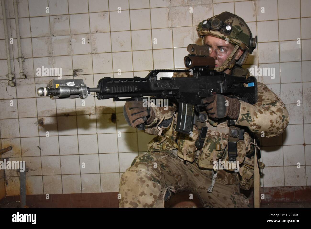 German female infantry soldier of Teileinheit 900 of Jägerbataillon 1 ...