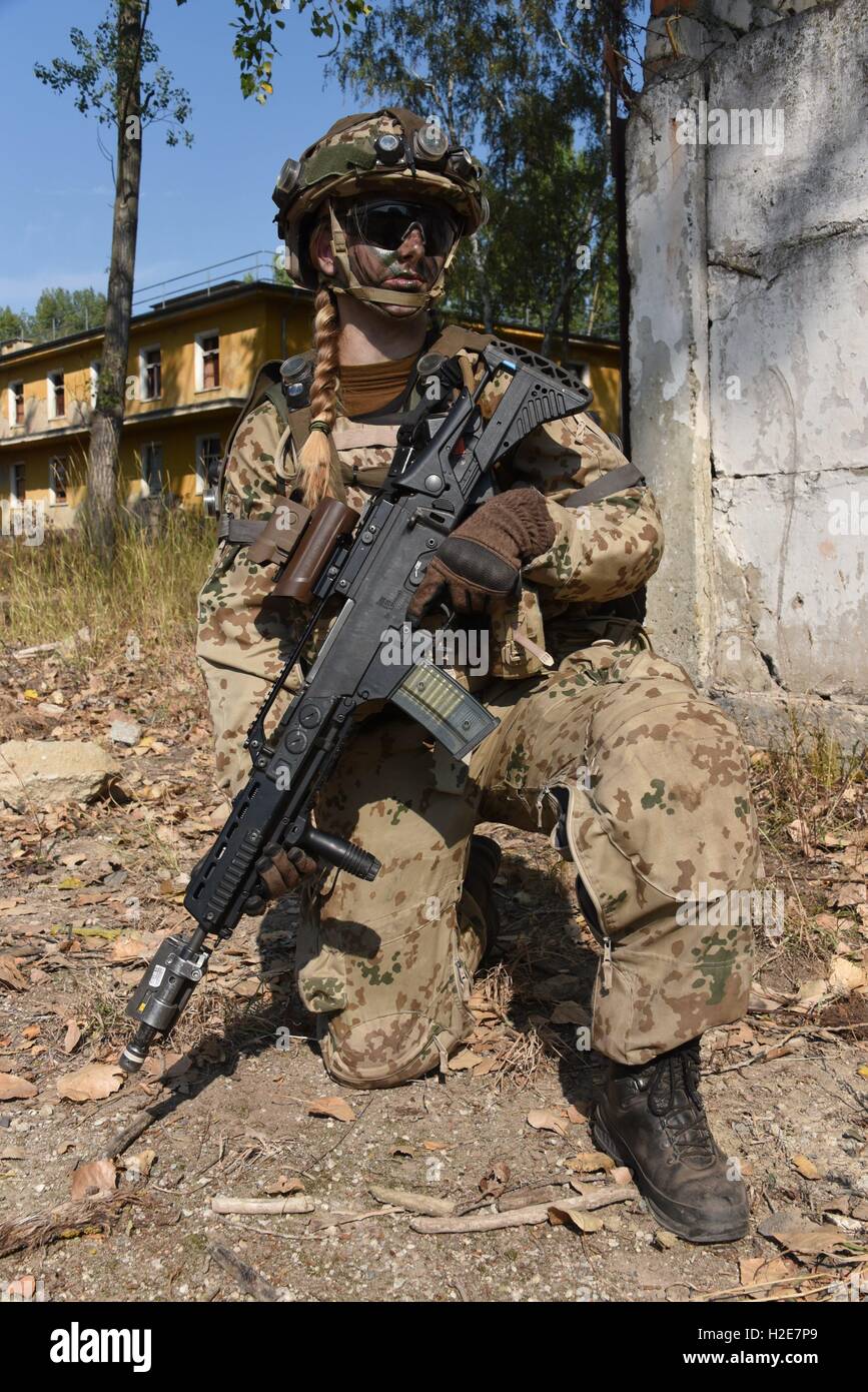 German female infantry soldier of Teileinheit 900 of Jägerbataillon 1 ...