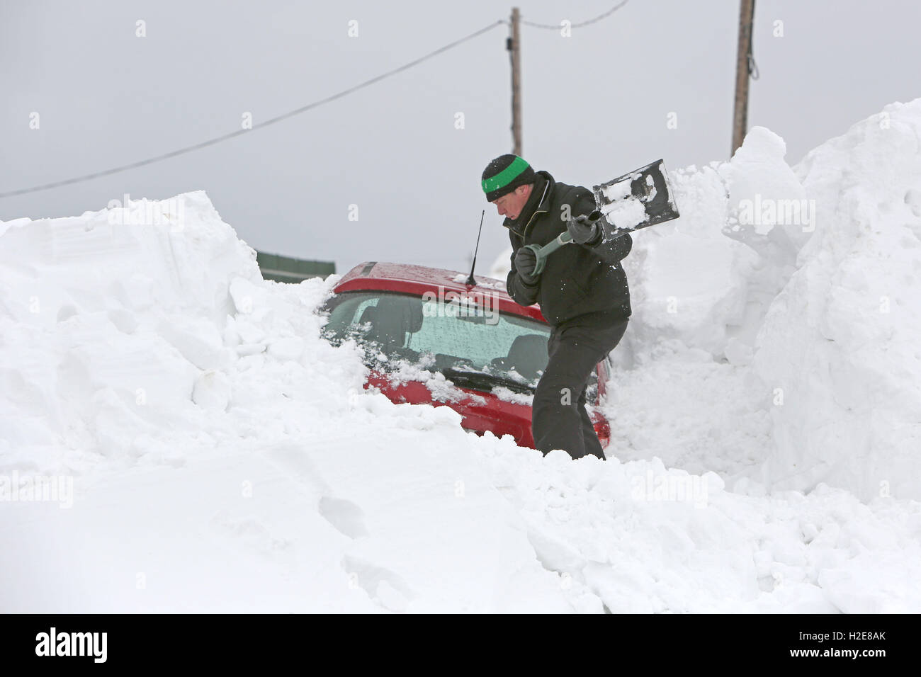 Motorists and people deal with heavy snow storms on roads around ...