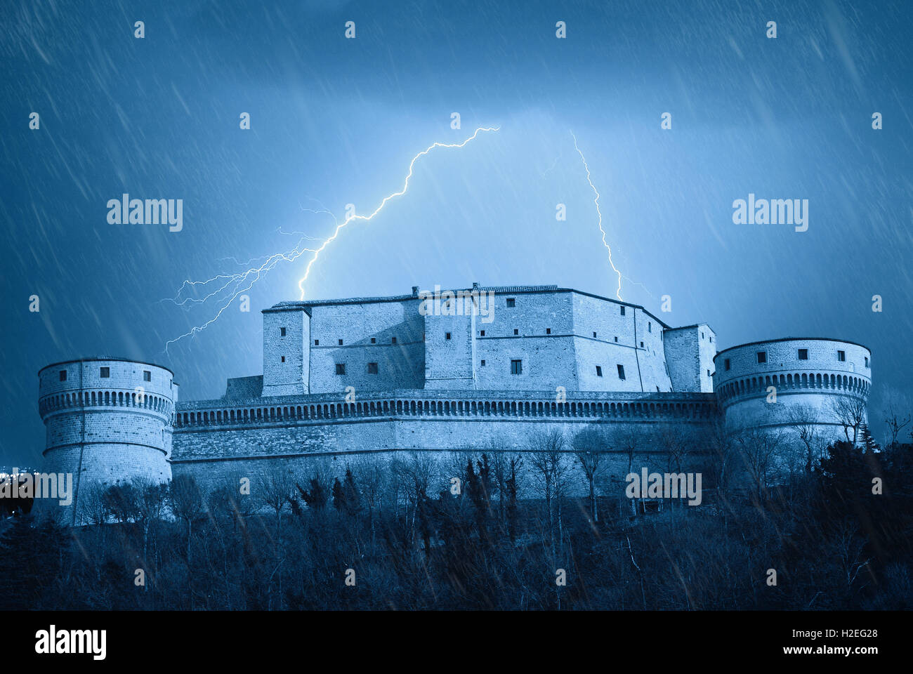 Old lightning castle hi-res stock photography and images - Alamy