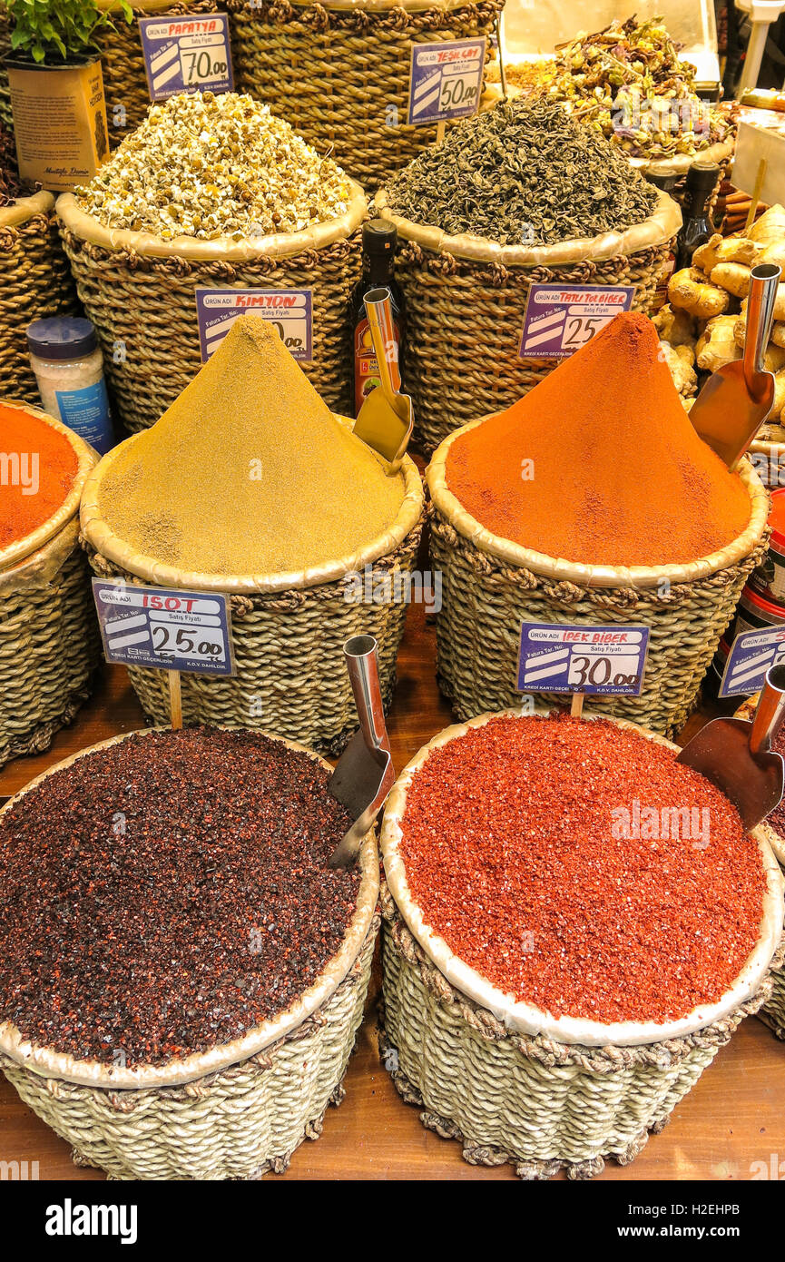 Various spices on a counter on the Grand Bazaar in Istanbul, Turkey ...