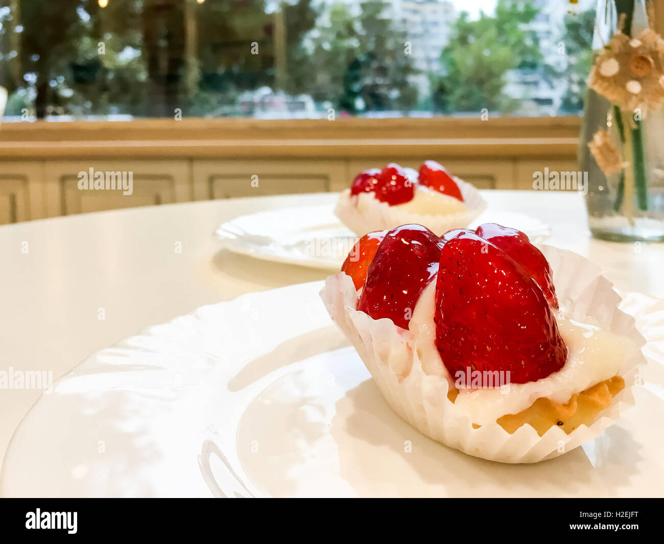 Strawberry Cake Served In Cafeteria Stock Photo - Alamy
