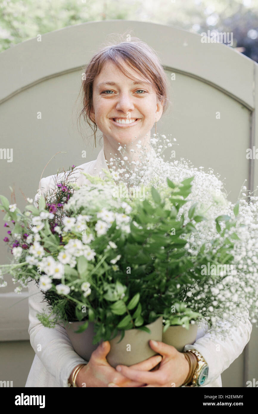 Carrying bunch or bouquet of flowers hi-res stock photography and ...