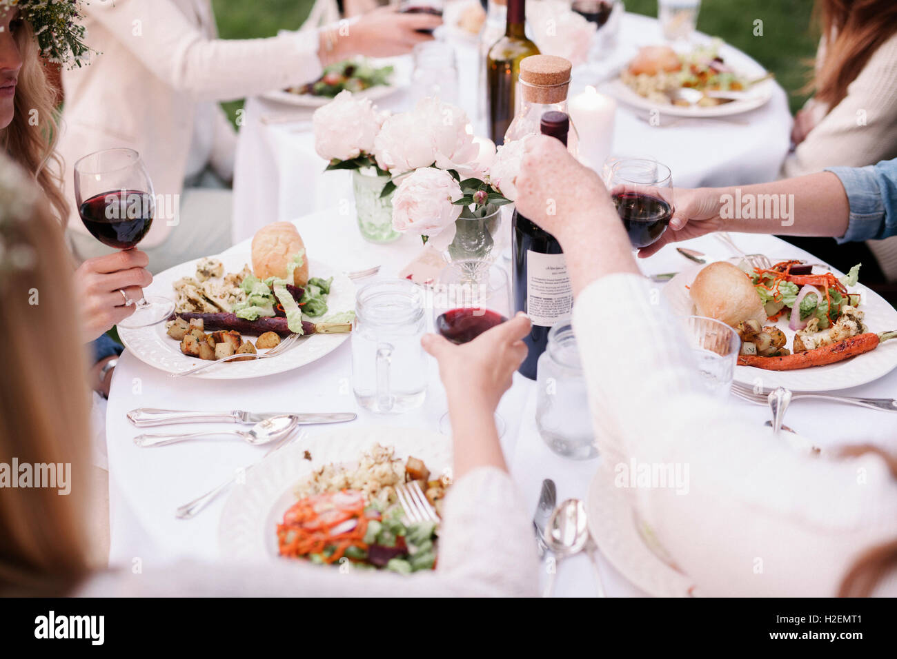 Group people sitting around table hi-res stock photography and images ...