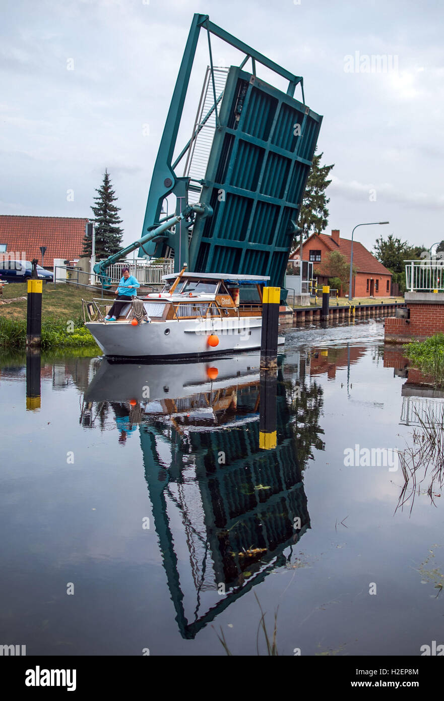 Counterpoise hi-res stock photography and images - Alamy